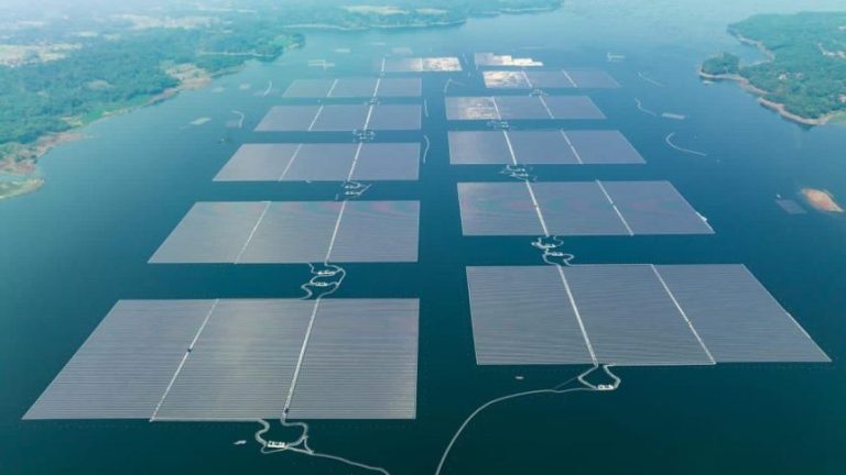 Profil PT Energi Terbarukan Indonesia: Proyek Panel Surya dan Dampaknya ...